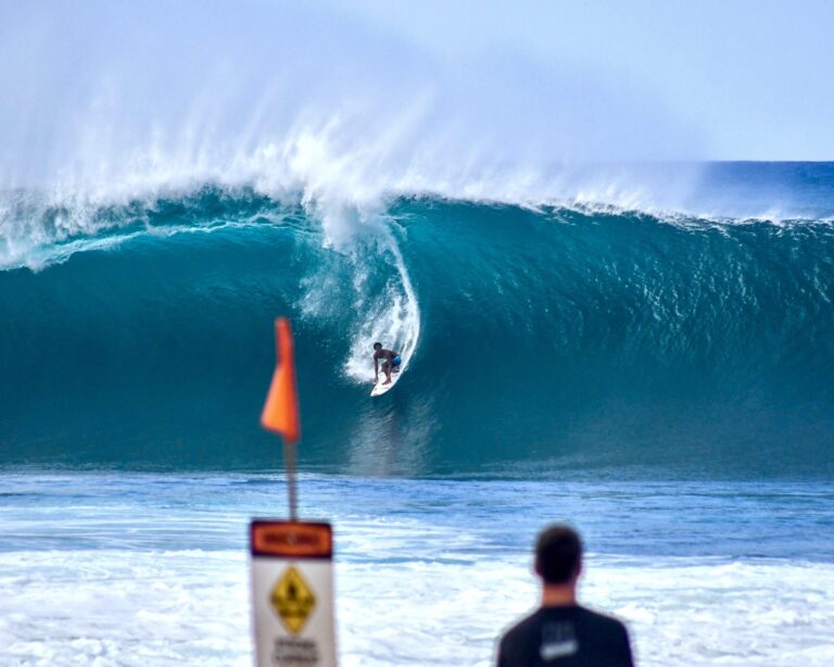 How I became a surf photographer - Elise Laine